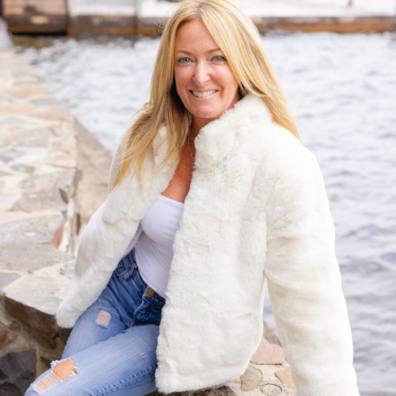 What Is a Capelet and How to Wear It – Pretty Rugged